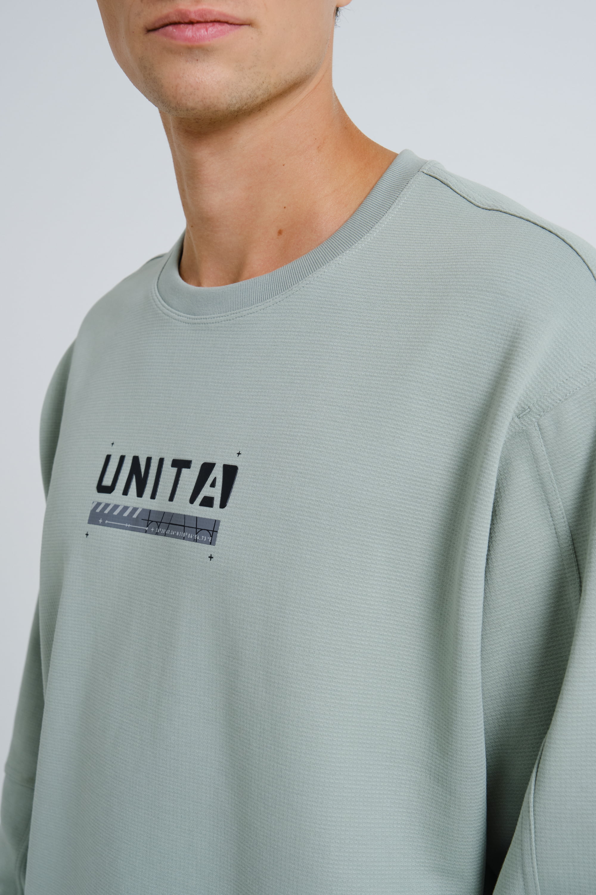 Купить свитшот Anta UNIT A (852337715-2) в интернет-магазине Anta-sport.ru