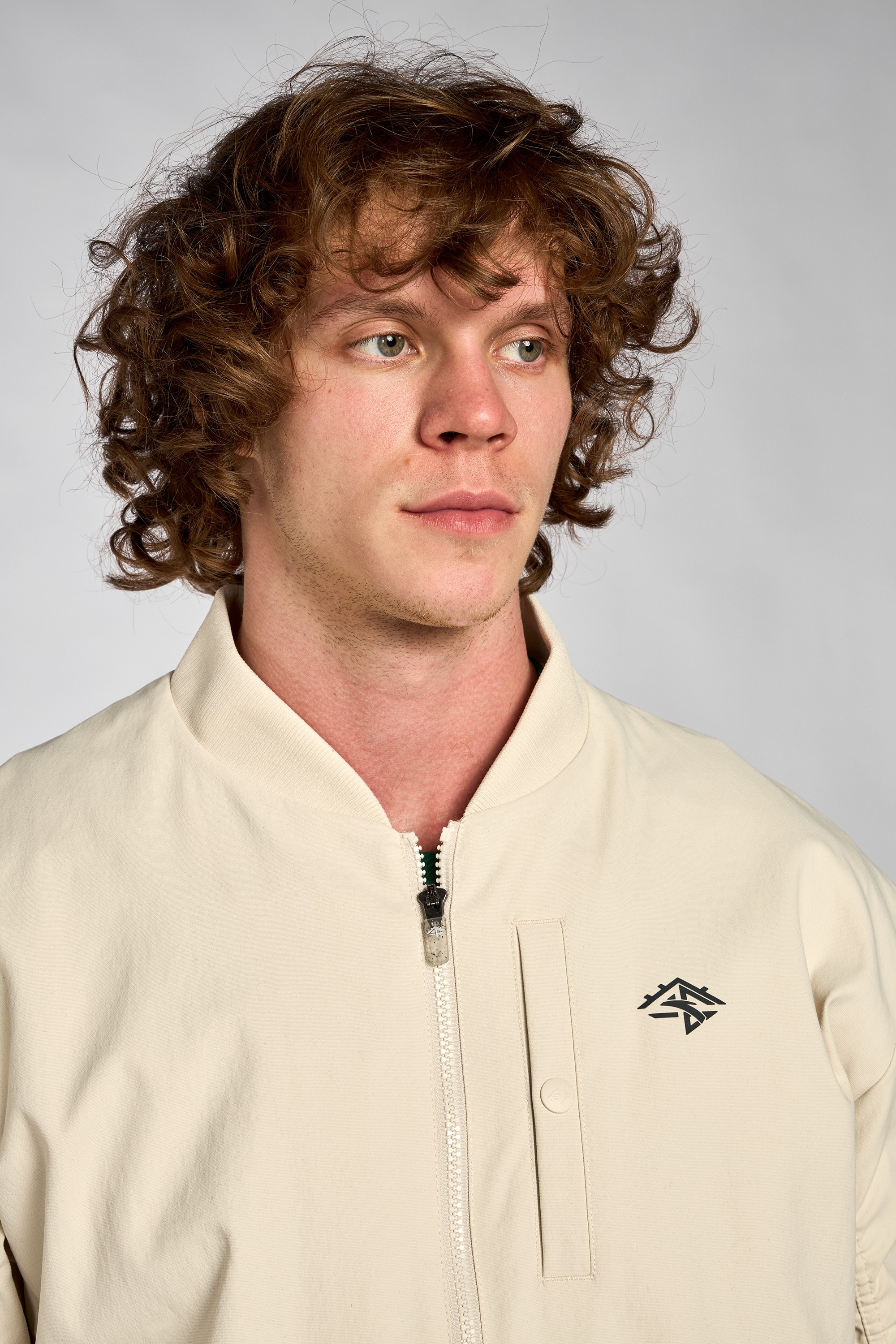 Купить бомбер Anta STG (852411608-2) в интернет-магазине Anta-sport.ru