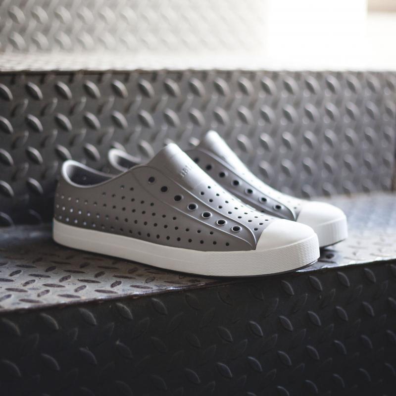 Купить кеды низкие Native Jefferson Pigeon Grey/Shell White в интернет ...